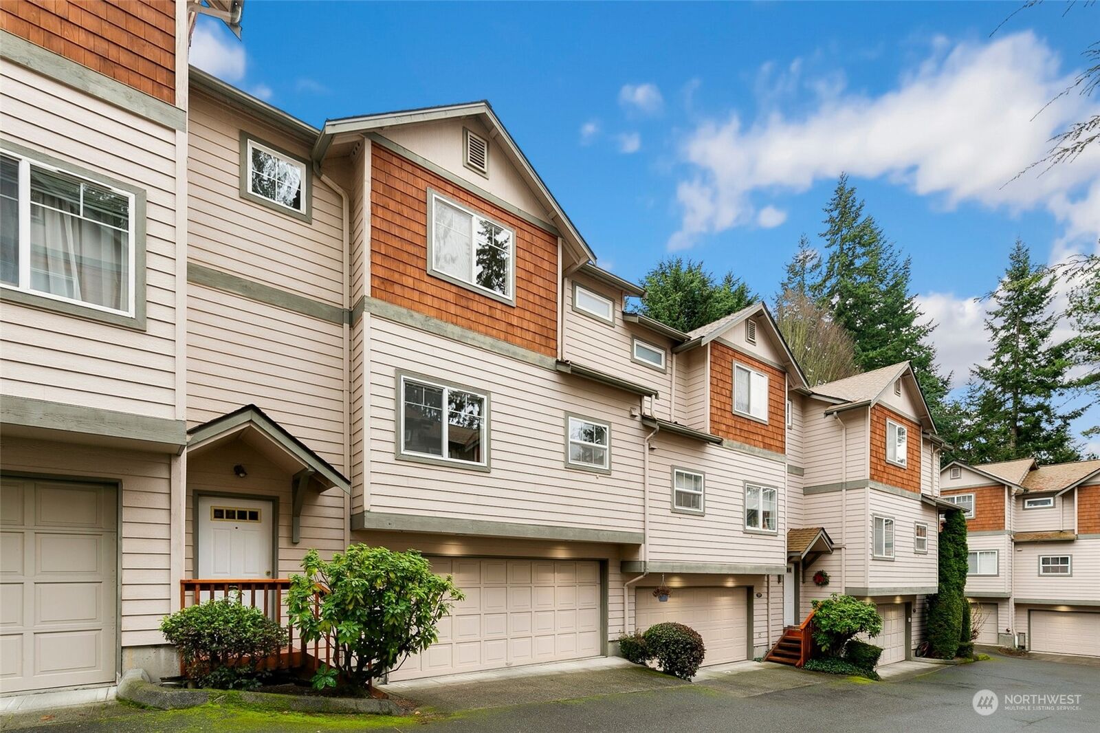 2 bed Edmonds home for sale: 7222 208th Street SW 2, Edmonds, WA 98026