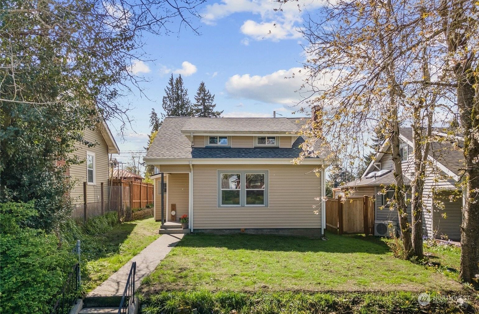 3 bed Tacoma home for sale: 3712 S 10th Street, Tacoma, WA 98405