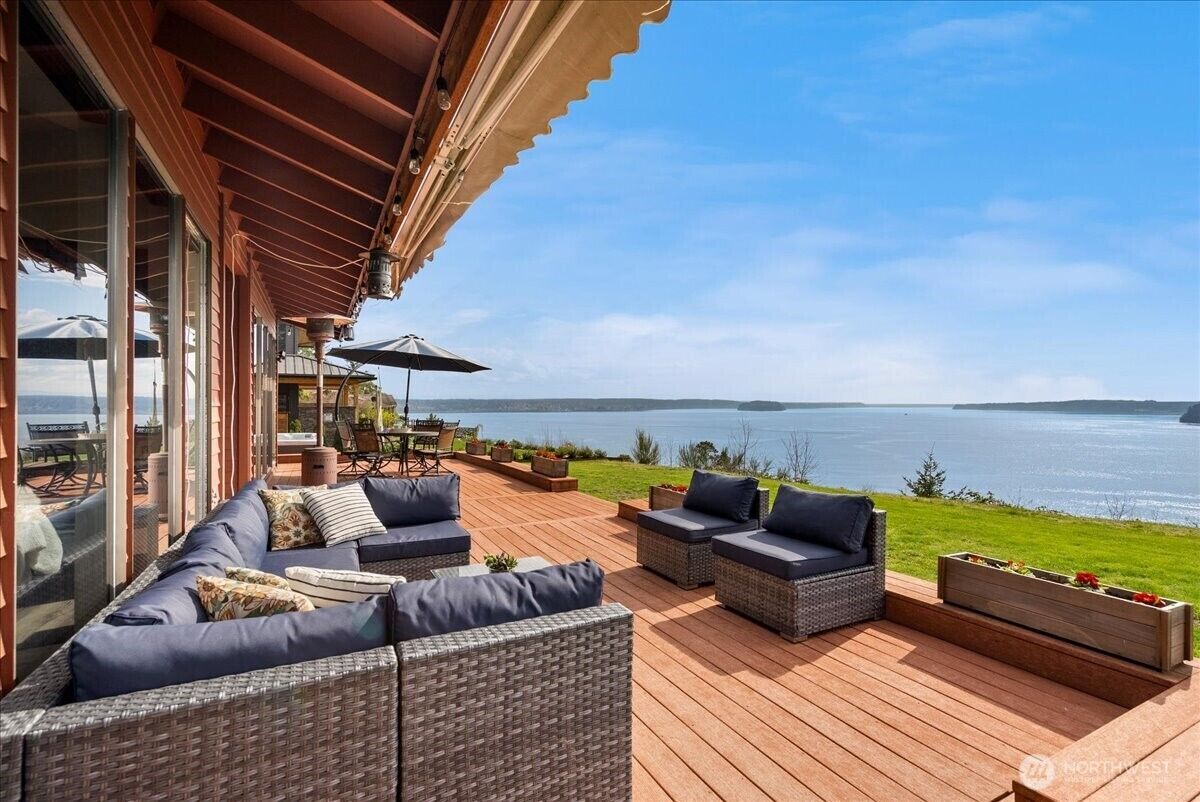 Home for sale in Fox Island: 1054 Paiute Trail, Fox Island, WA 98333