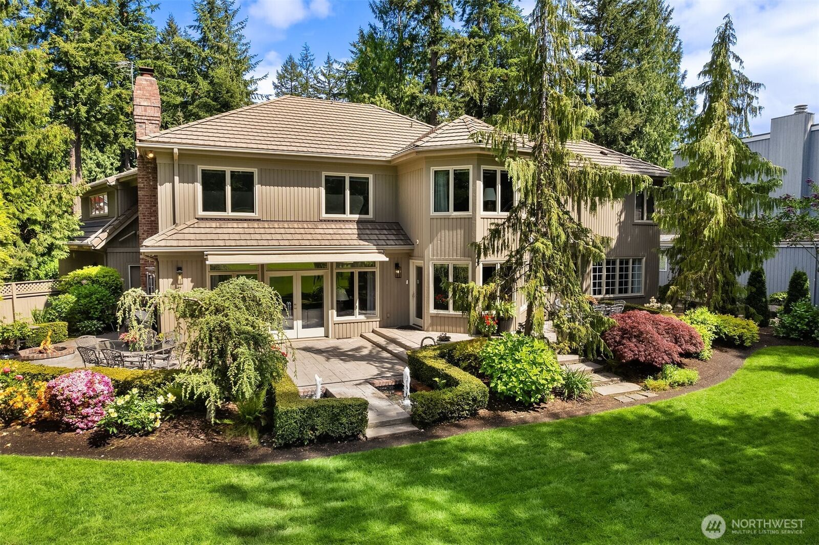 House for sale in Sammamish: 2805 Sahalee Drive E, Sammamish, WA 98074