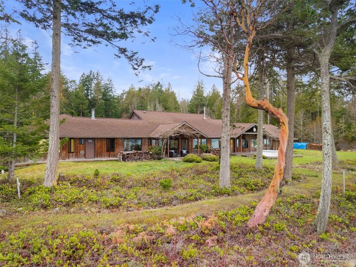 Home for sale in Nordland: 824 Schwartz Road, Nordland, WA 98358